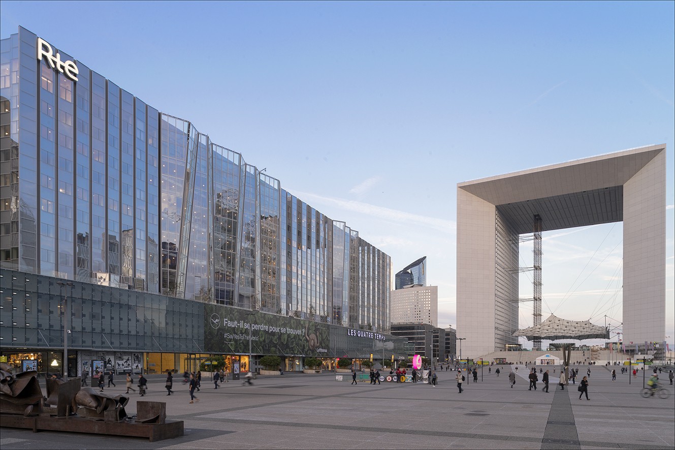 RTE harnesses Barco for 'office of the future' - Installation