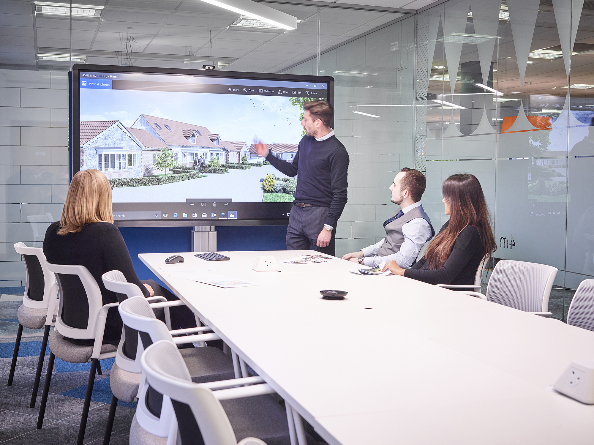 Meeting room core competences: Video and collaboration - Installation