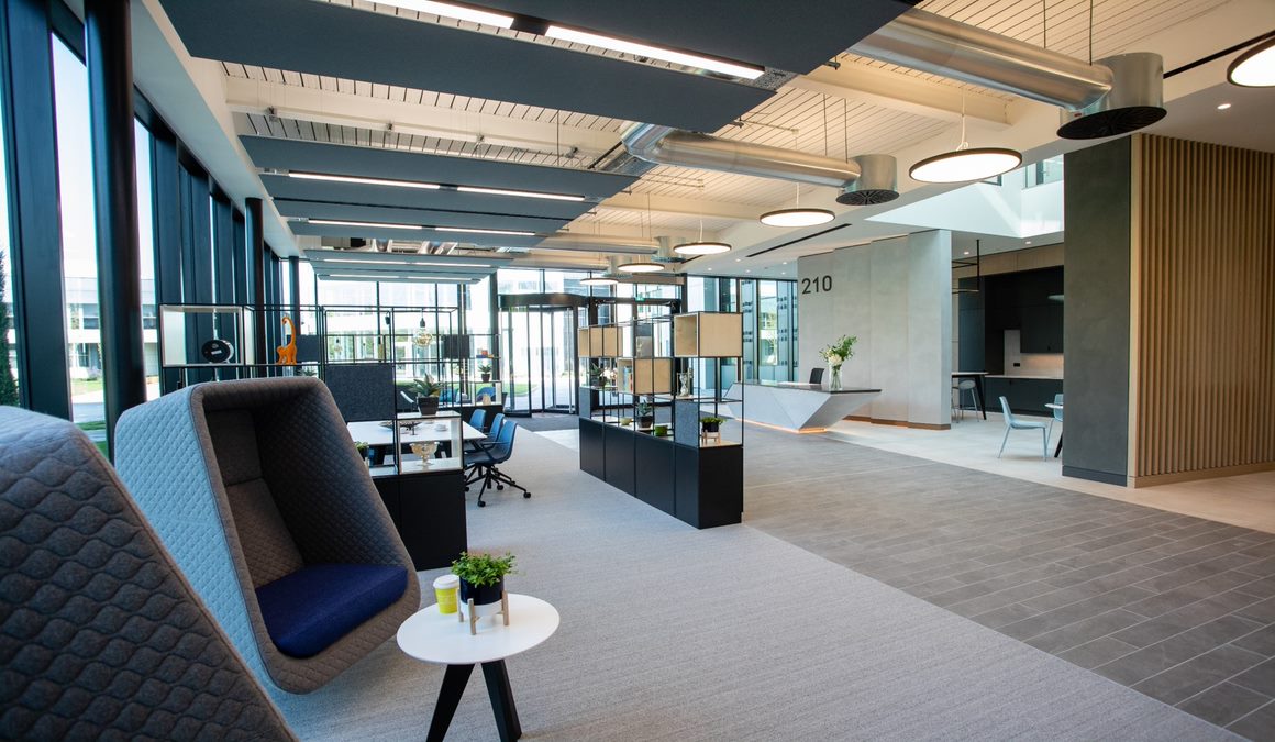 Hewlett Packard Enterprise opens new UK Collaboration Hubs - Installation