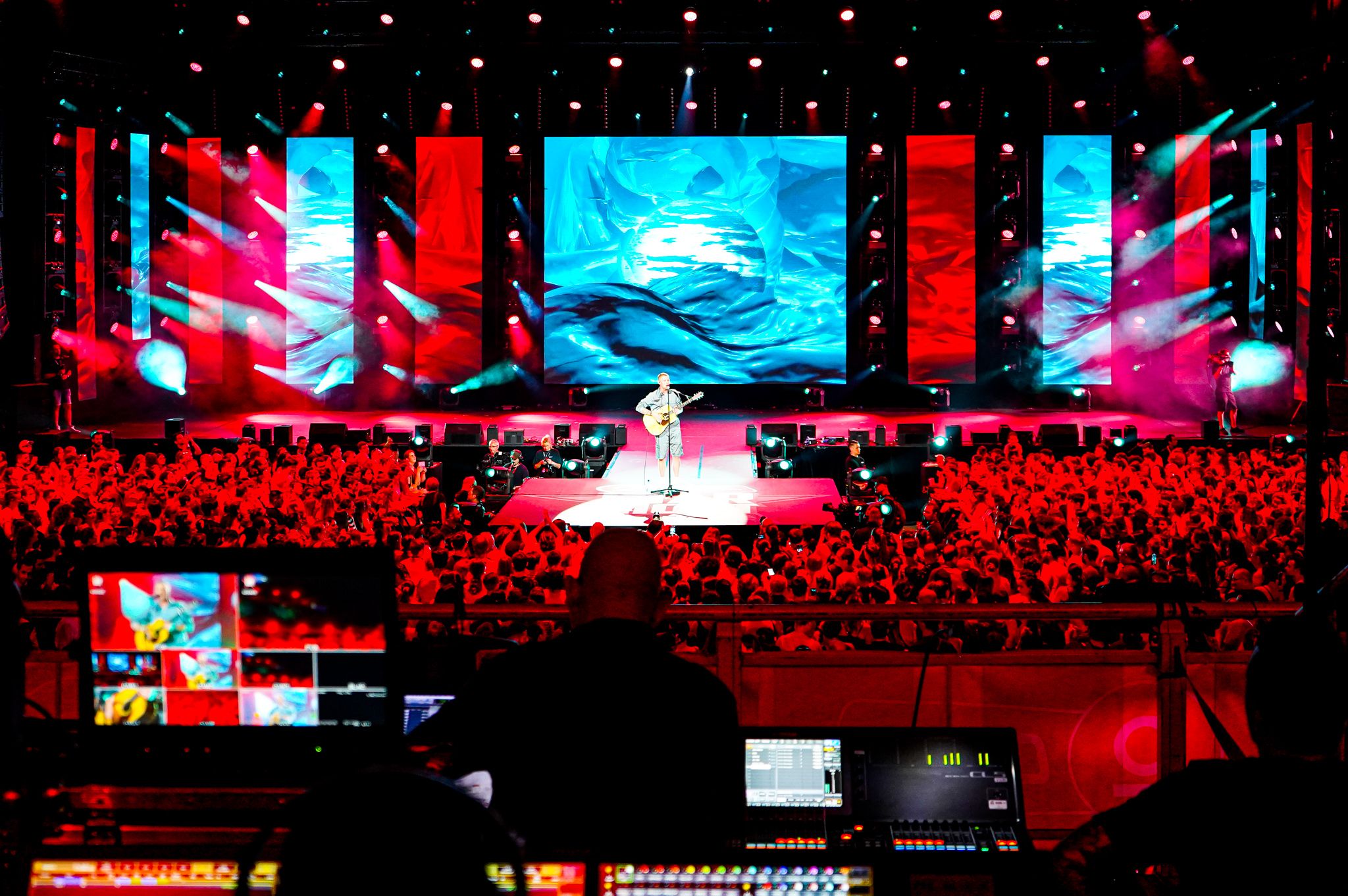 One FM Starnight shines with PIXERA media servers - Installation