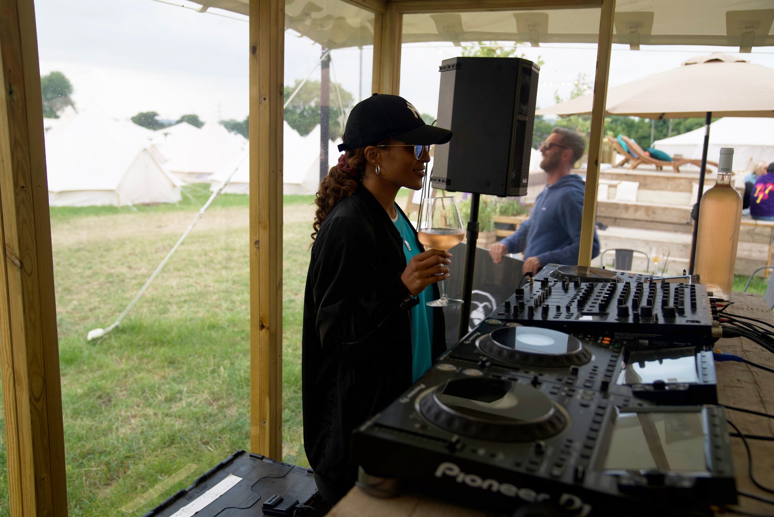 Pioneer PRO AUDIO pops up at Glastonbury glampsite - Installation