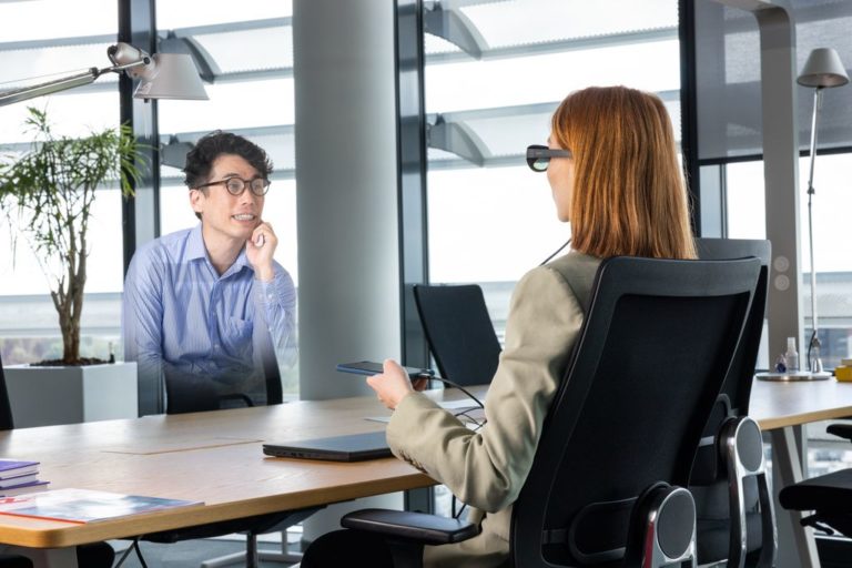 European mobile operators developing holographic calls - Installation