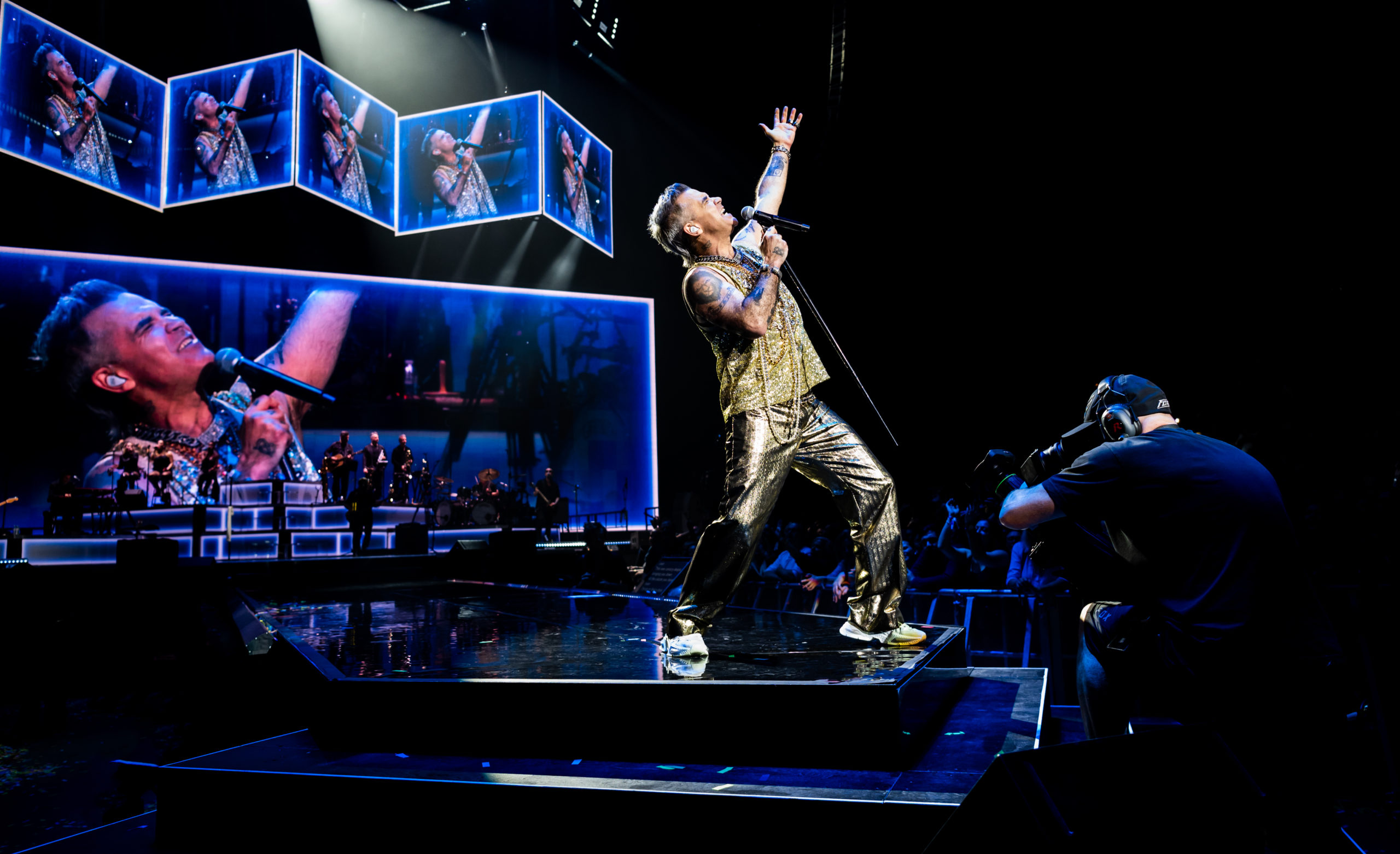 Universal Pixels boosts Robbie Williams tour with 25m video wall ...