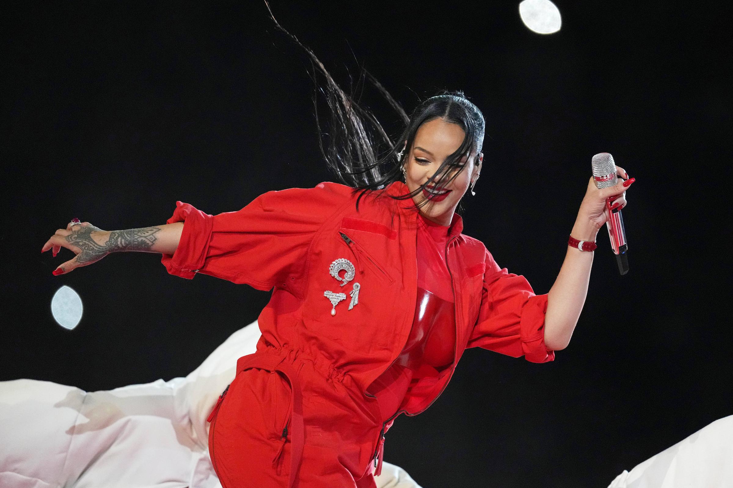 Sennheiser wireless mic drives Rihanna’s Super Bowl gig - Installation