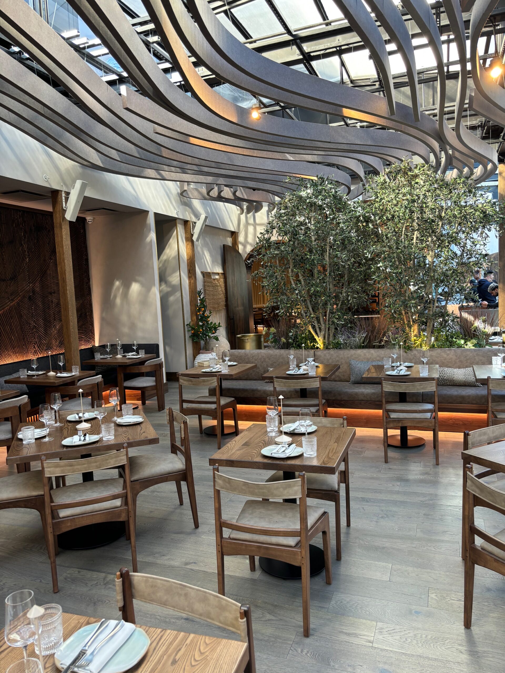 K-array elevates dining experience at Meduza Mediterrania - Installation