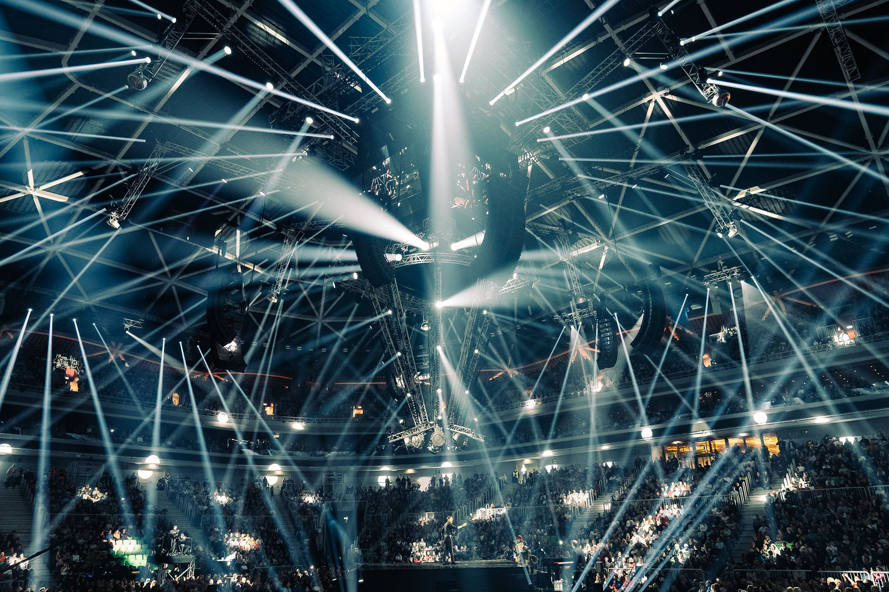 Robe lights up 360-degree musical and dance show in Slovenia - Installation