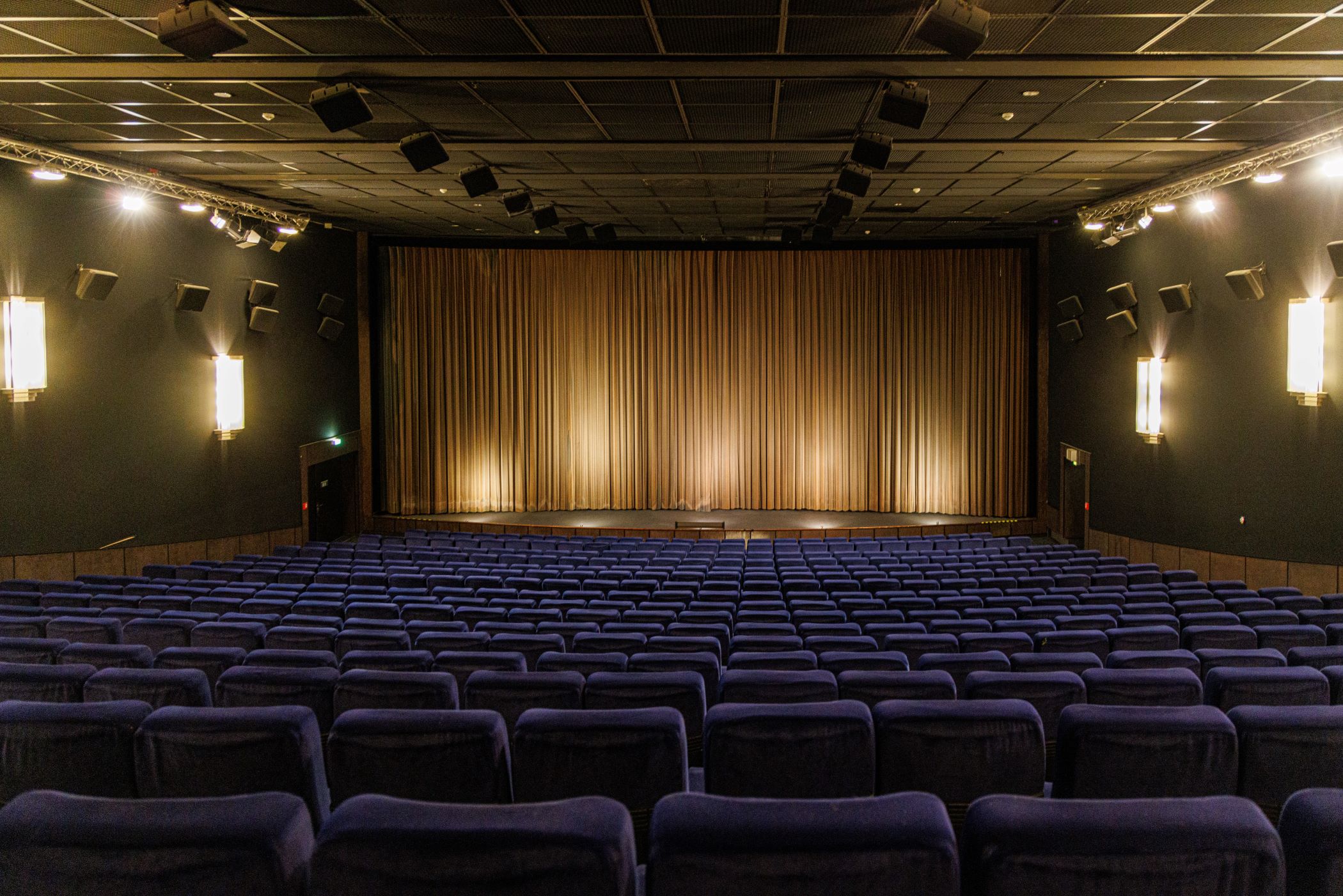 Germany’s largest multiplex installs 12 Christie projectors - Installation