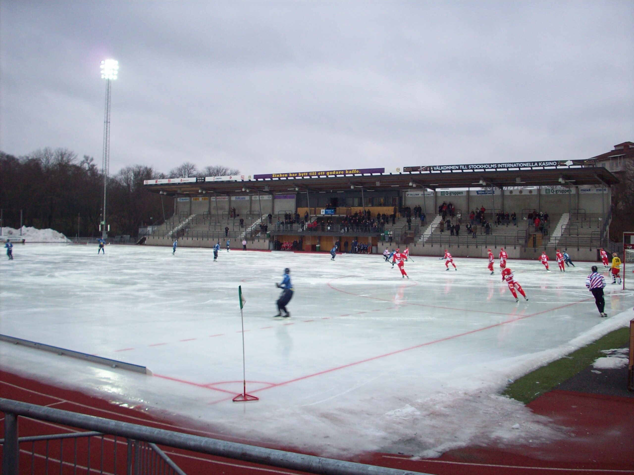 AtlasIED Atmosphere pacifies neighbours of Swedish ice rink - Installation