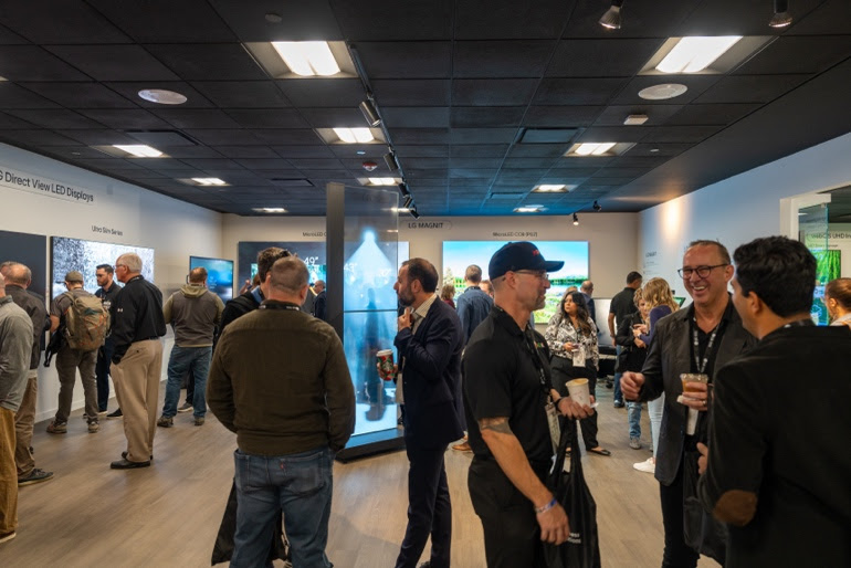 LG hosts "Innovember Fest" at Chicago's BIC - Installation