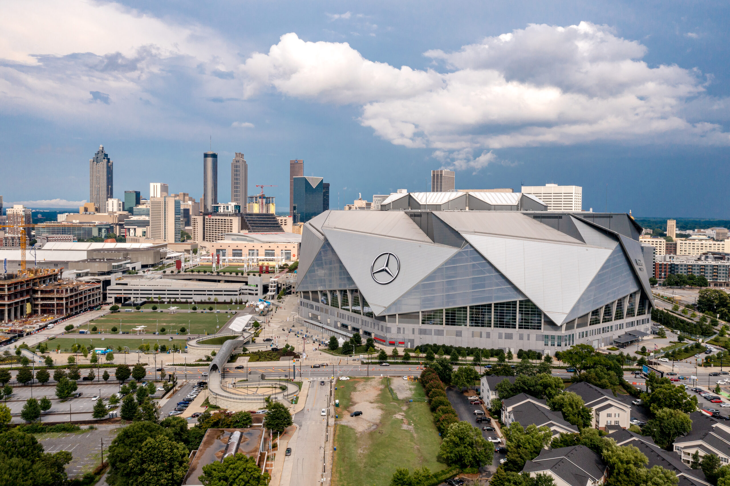 LG signs signs deal to provide hundreds of displays for Mercedes-Benz ...