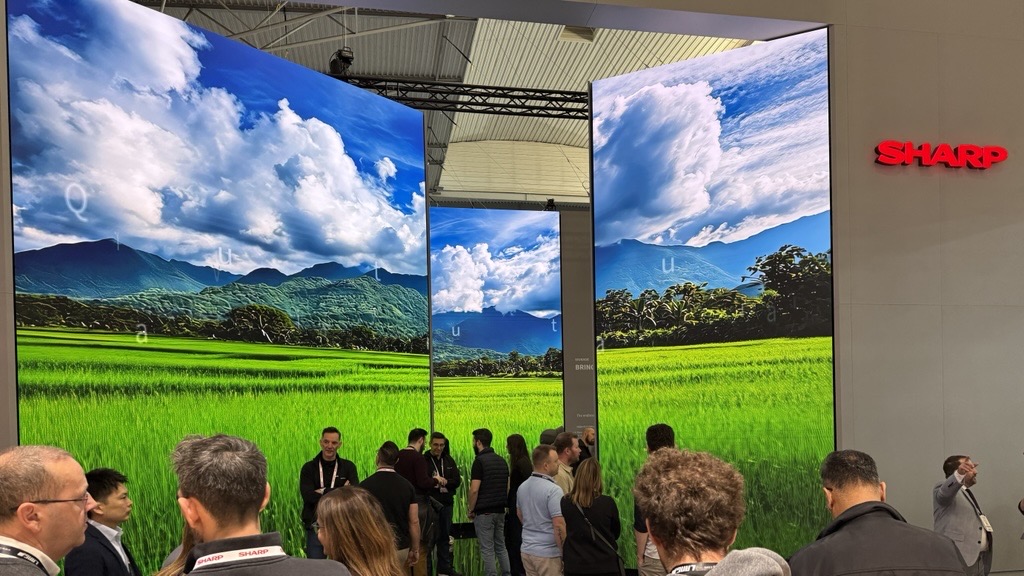 Visionary displays in focus: How vendors take tech to its limits ...