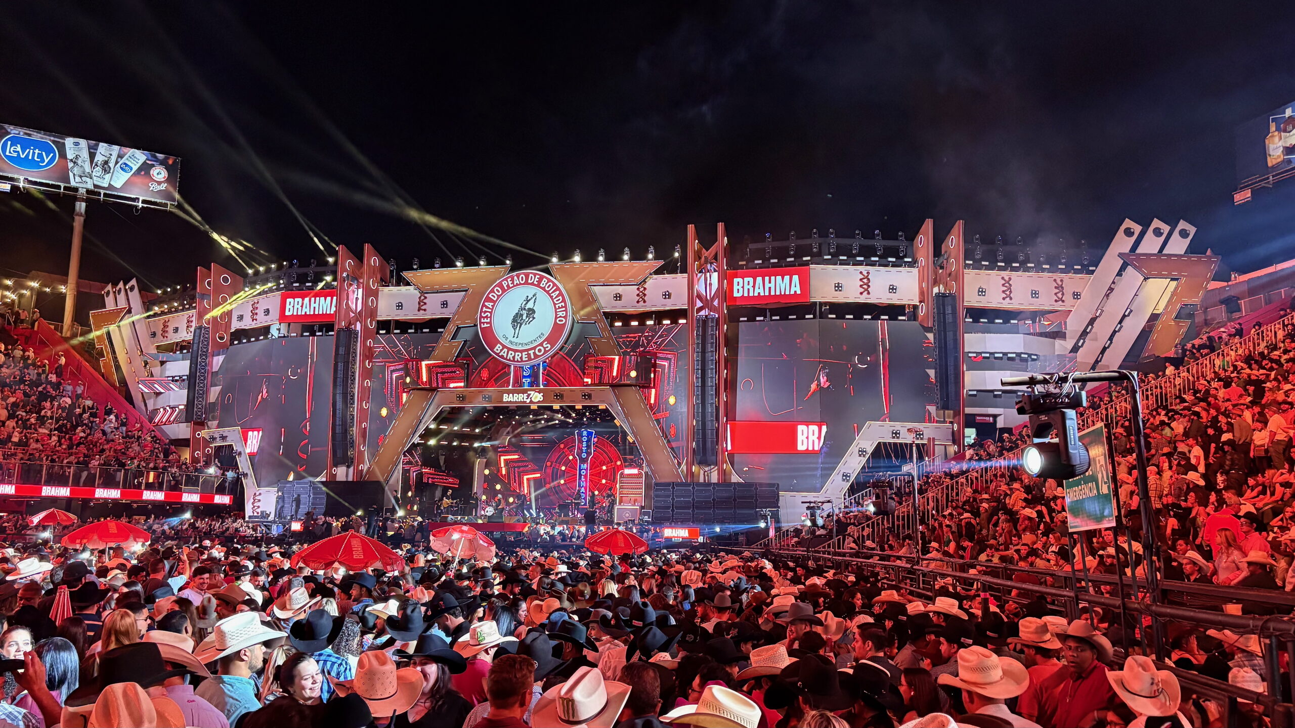 Outline powers Latin America's largest rodeo festival - Installation