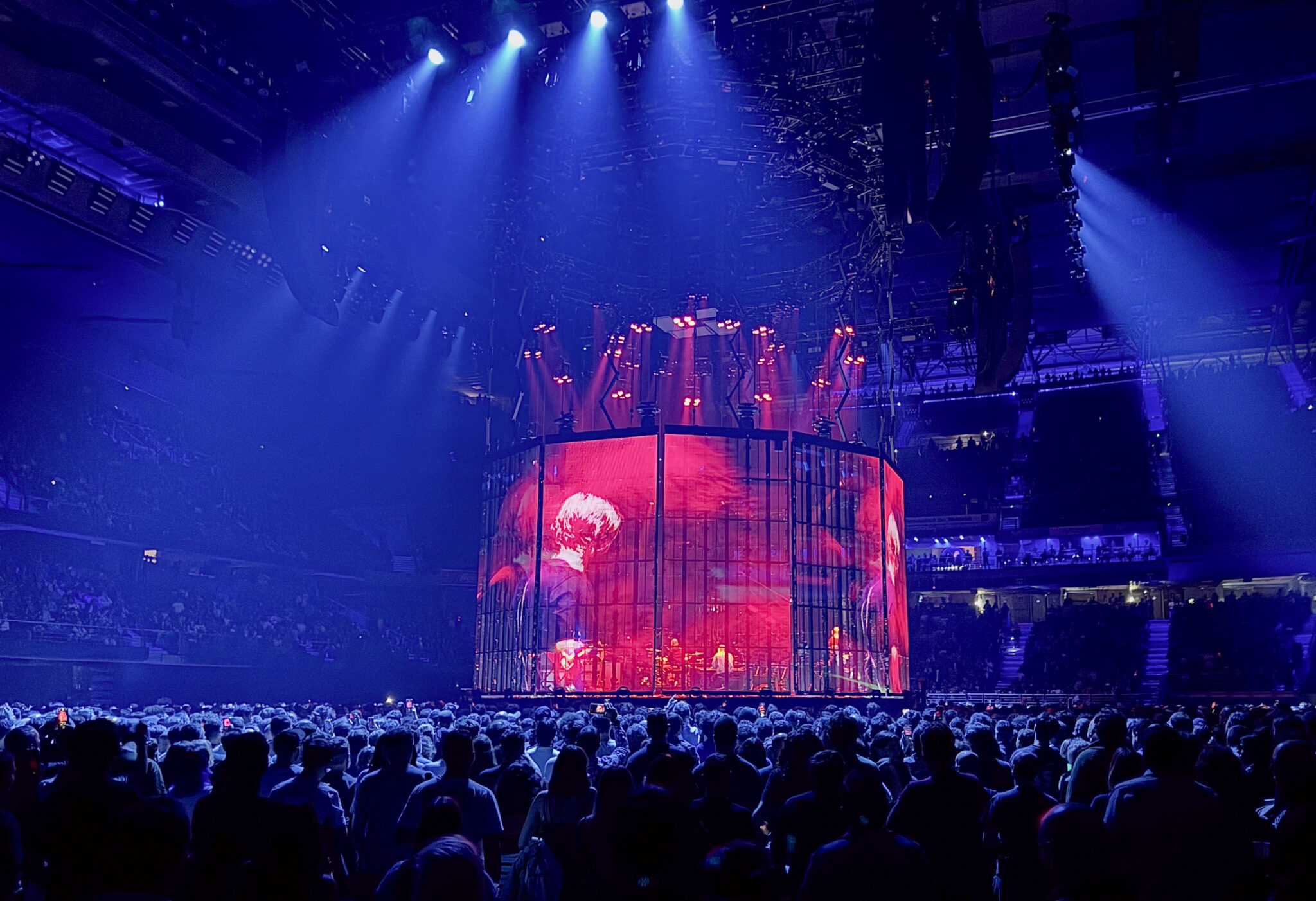 L-Acoustics drives Radiohead's European arena tour - Installation